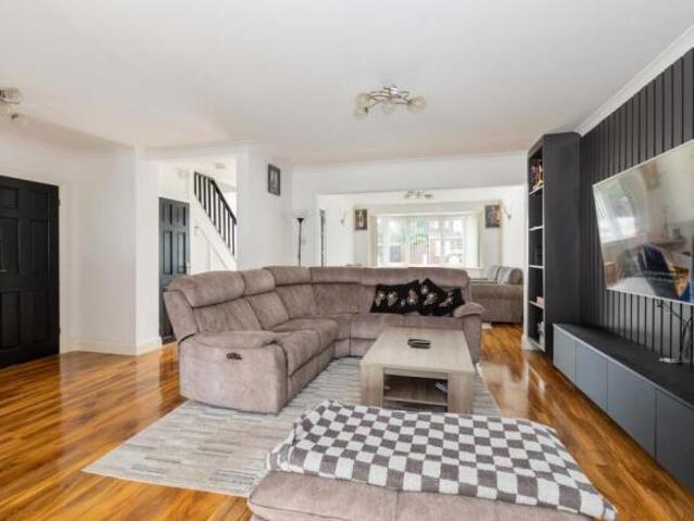 5 bedroom semi detached house for sale in Cedar Way, Langley, SL3