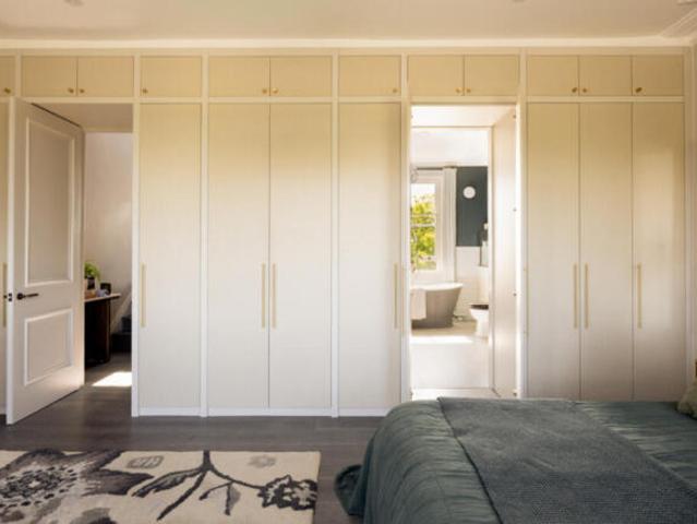 5 bedroom semi detached house for sale in Clapham Common South Side, London, SW4