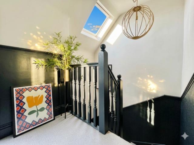 5 bedroom semi detached house for sale in Cutenhoe Road, Luton, Bedfordshire, LU1 3NF, LU1