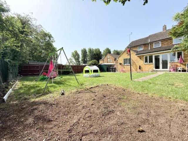 5 bedroom semi detached house for sale in Dewsbury Road, Luton, LU3