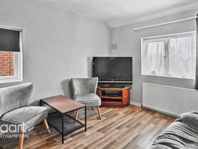 5 bedroom semi detached house for sale in Eastfield Road, Northampton, NN5