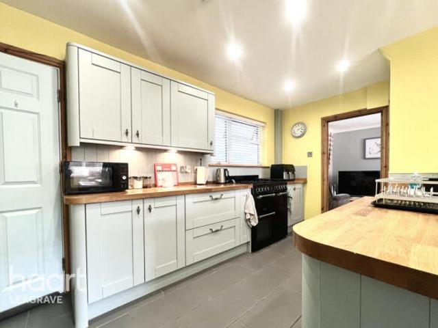 5 bedroom semi detached house for sale in Eighth Avenue, Luton, LU3