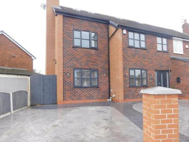 5 Bedroom Semi detached House For Sale In Failsworth