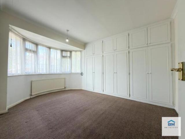 5 bedroom semi detached house for sale in Fallowfield Road, Leicester, LE5