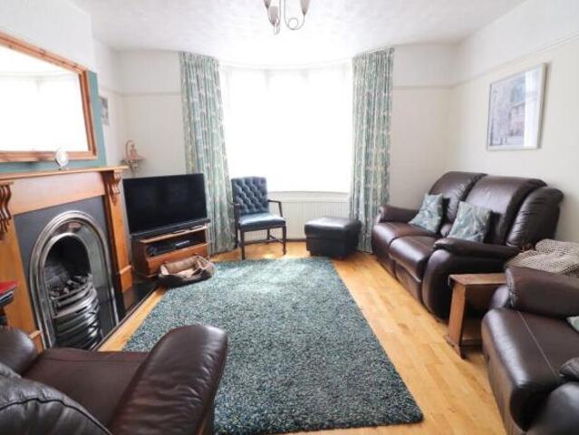 5 bedroom semi detached house for sale in Fitzroy Avenue, Luton, Bedfordshire, LU3 1RS, LU3