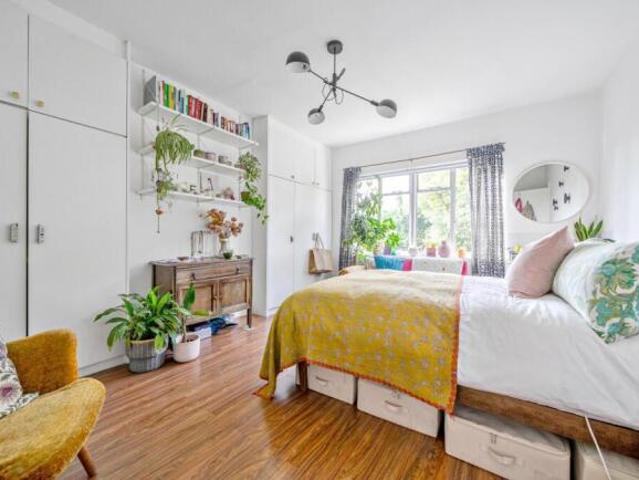 5 bedroom semi detached house for sale in Folkington Corner, Woodside Park, N12
