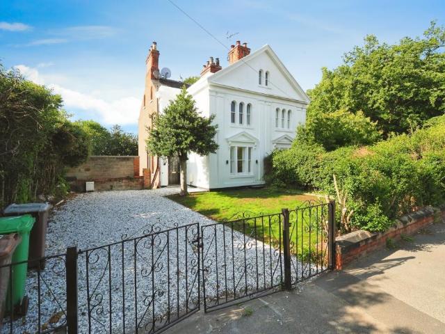 5 bedroom semi detached house for sale in Forest Road East, Nottingham, NG1
