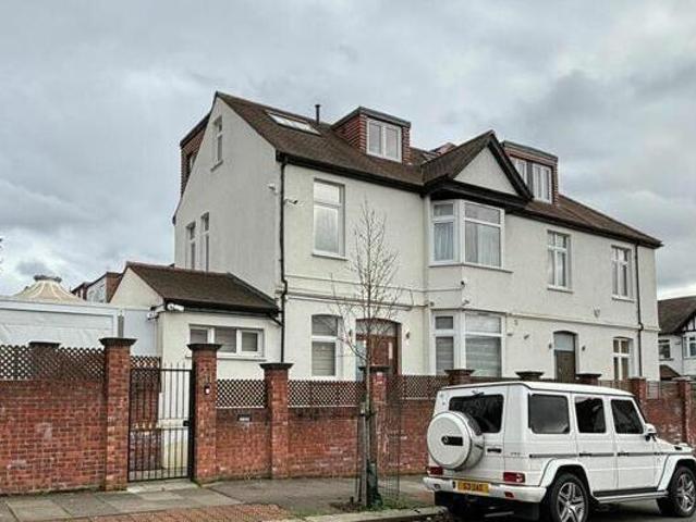5 Bedroom Semi detached House For Sale In Golders Green, London