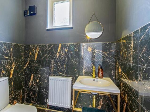 5 bedroom semi detached house for sale in Gledhow Avenue, Leeds, LS8