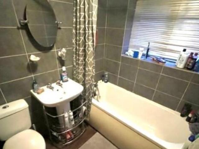 5 bedroom semi detached house for sale in Greenside Crescent, Huddersfield, HD5