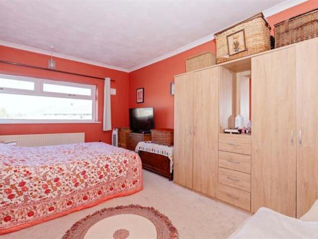 5 bedroom semi detached house for sale in Guildford Road, Worthing, BN14