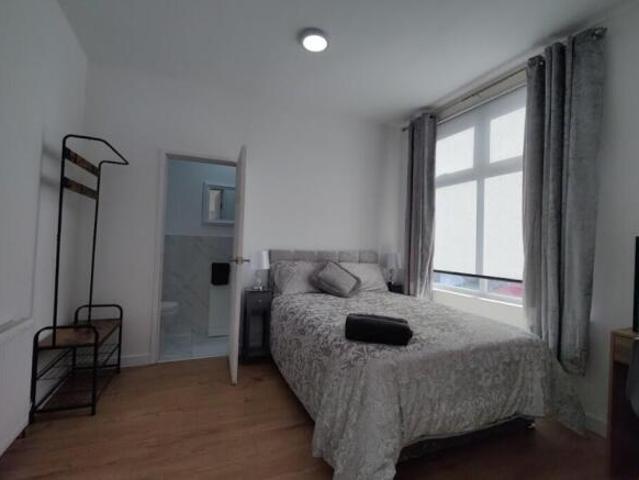 5 bedroom semi detached house for sale in Hall Lane, Liverpool, Merseyside, L7