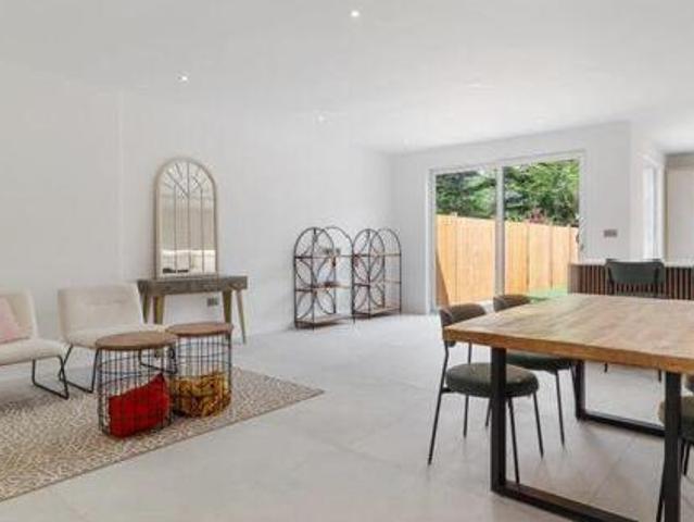 5 Bedroom Semi detached House For Sale In Hendon
