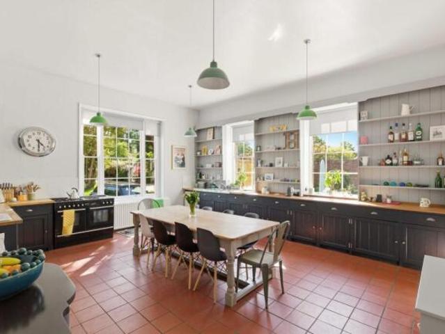 5 bedroom semi detached house for sale in High Street, Hawkhurst, TN18