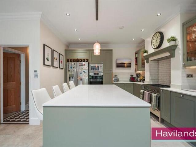 5 bedroom semi detached house for sale in Hillfield Park, London, N21