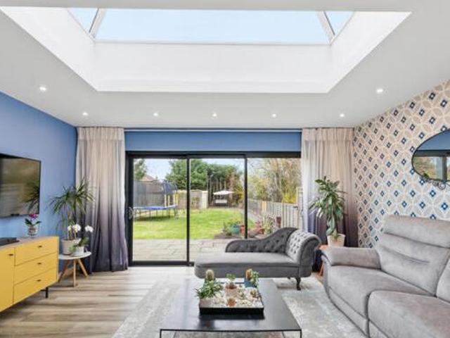 5 Bedroom Semi detached House For Sale In Horley, Surrey