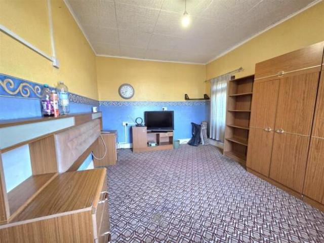 5 bedroom semi detached house for sale in Howard Street, Gloucester, GL1
