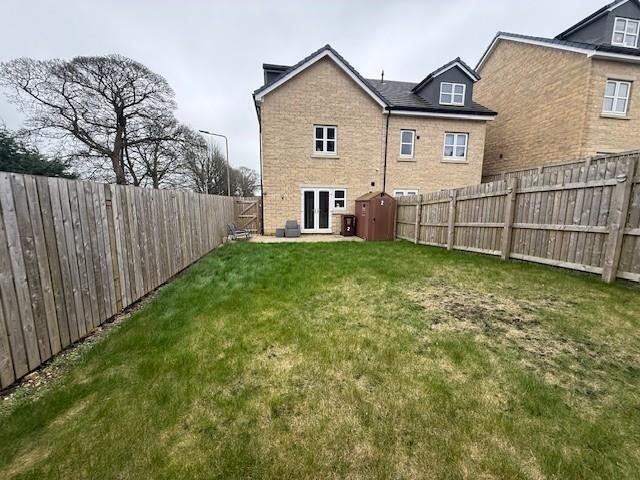 5 bedroom semi detached house for sale in Hutton Hall Drive, Eccleshill, Bradford, BD2