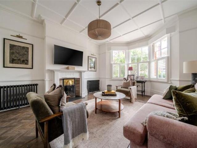 5 bedroom semi detached house for sale in Kings Avenue, Bromley, BR1
