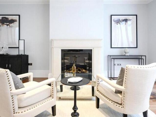5 bedroom semi detached house for sale in Kings Road, Richmond, TW10