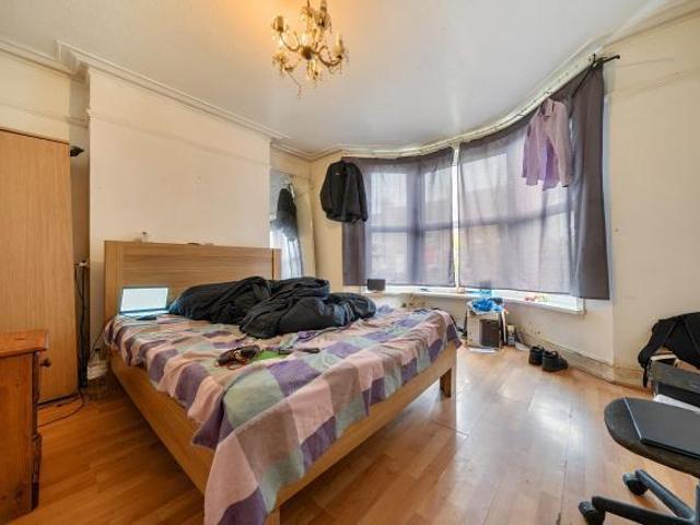 5 bedroom semi detached house for sale in Kingshill Road, Swindon, SN1