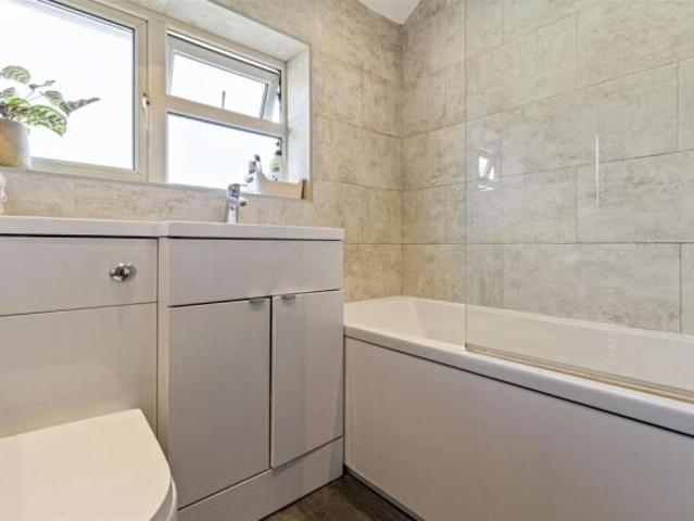 5 bedroom semi detached house for sale in Lincoln Road, Worthing, BN13