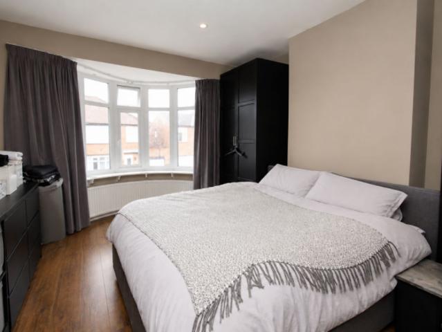 5 bedroom semi detached house for sale in Lindale Road, Newcastle upon Tyne, and Wear, NE4 9UN, NE4