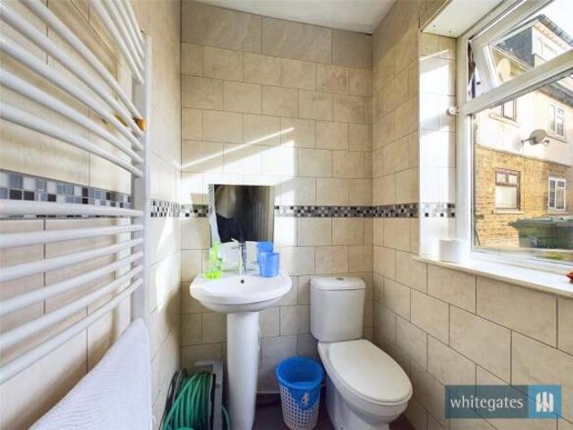 5 bedroom semi detached house for sale in Lingwood Avenue, Bradford, West Yorkshire, BD8