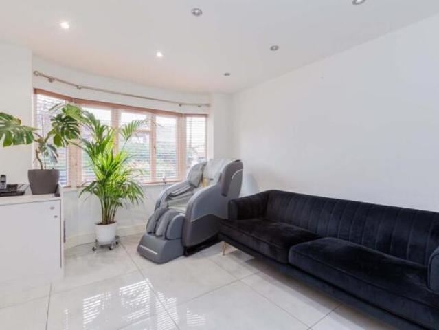 5 bedroom semi detached house for sale in Little Sutton Lane, Langley, SL3