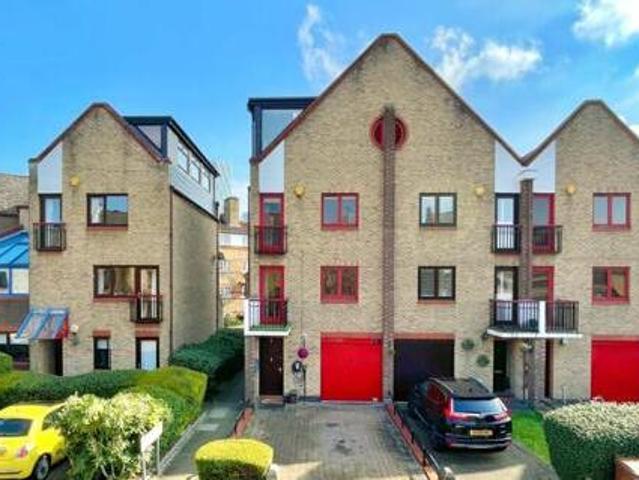 5 Bedroom Semi detached House For Sale In London