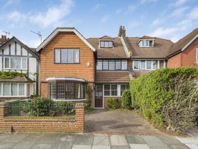 5 Bedroom Semi detached House For Sale In London