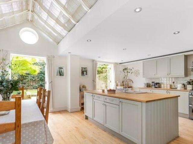 5 Bedroom Semi detached House For Sale In London