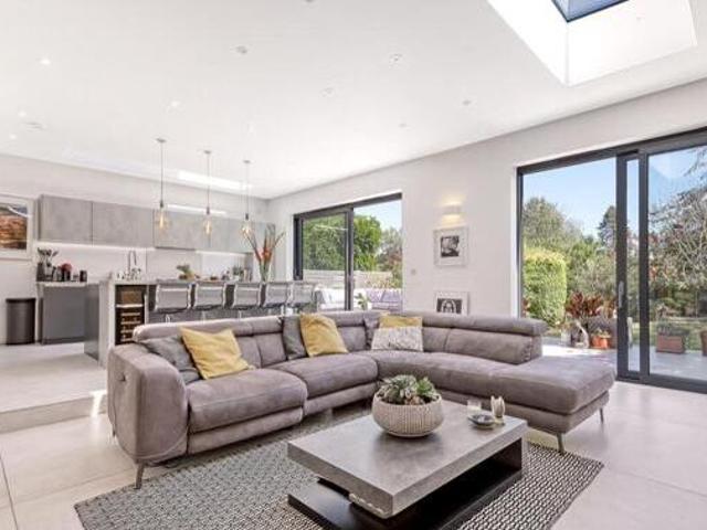 5 Bedroom Semi detached House For Sale In London