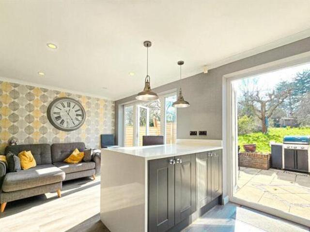 5 Bedroom Semi detached House For Sale In London
