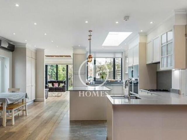 5 Bedroom Semi detached House For Sale In London