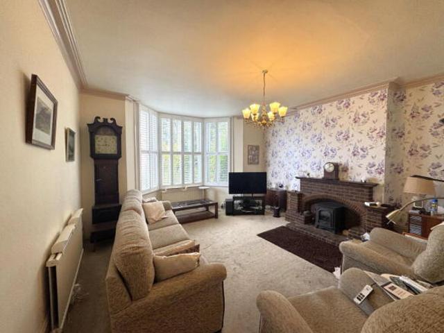 5 bedroom semi detached house for sale in Marden, Kent, TN12
