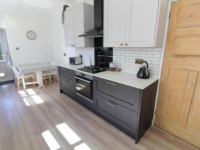 5 bedroom semi detached house for sale in Meadhurst Road, Western Park, Leicester, LE3