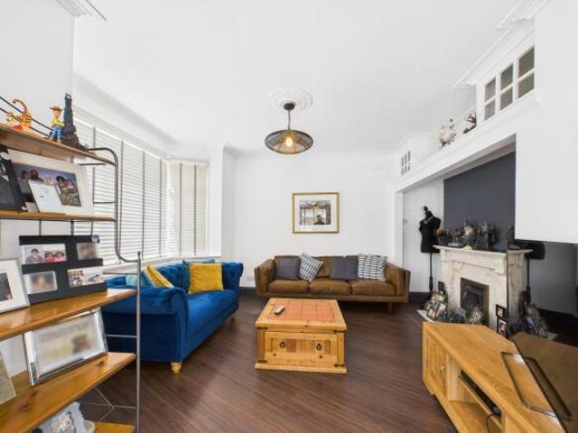 5 bedroom semi detached house for sale in Meadhurst Road, Leicester, City, LE3