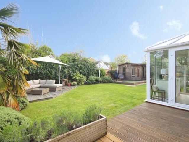 5 bedroom semi detached house for sale in Meadow Close, Leamington Spa, CV32