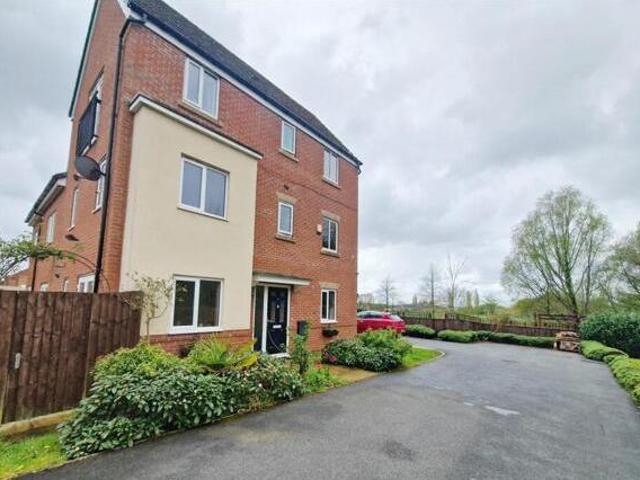 5 Bedroom Semi detached House For Sale In Middleton, Manchester