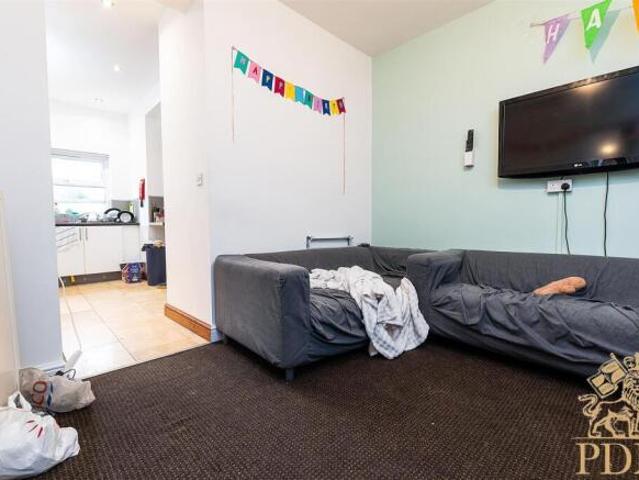 5 bedroom semi detached house for sale in Midland Avenue, Nottingham, NG7