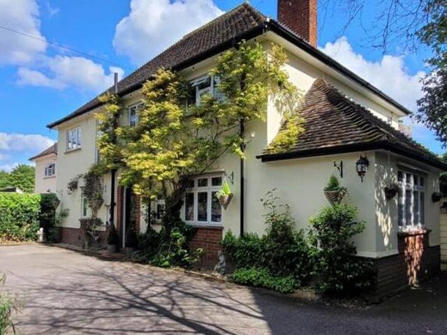 5 Bedroom Semi detached House For Sale In New Haw