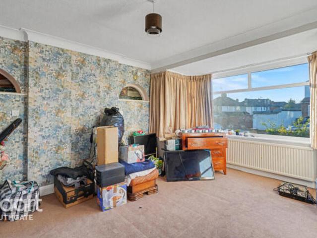 5 bedroom semi detached house for sale in Oakdale, London, N14