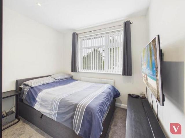 5 bedroom semi detached house for sale in Orchard Way, Luton, LU4