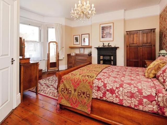 5 bedroom semi detached house for sale in Oxford Road, Worthing, BN11