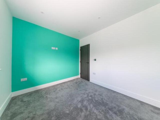 5 bedroom semi detached house for sale in Priestleys, Luton, Bedfordshire, LU1 5QL, LU1
