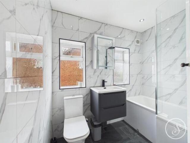 5 bedroom semi detached house for sale in Primley Park Grove, Leeds, LS17