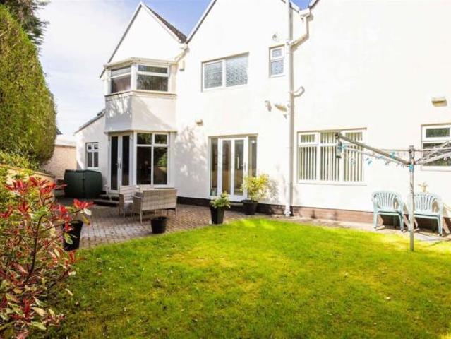 5 bedroom detached house for sale in Primley Park Lane, Alwoodley, LS17