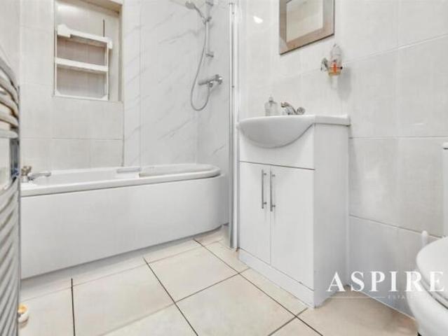 5 bedroom semi detached house for sale in Prince Avenue, Westcliff On Sea, SS0