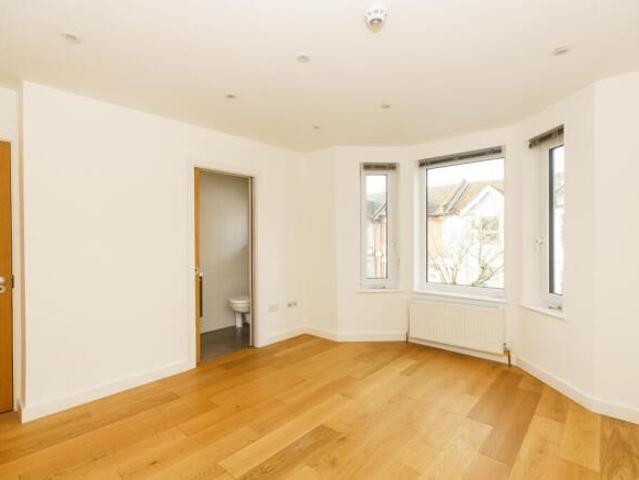 5 bedroom semi detached house for sale in Princess Avenue, Watford, WD18
